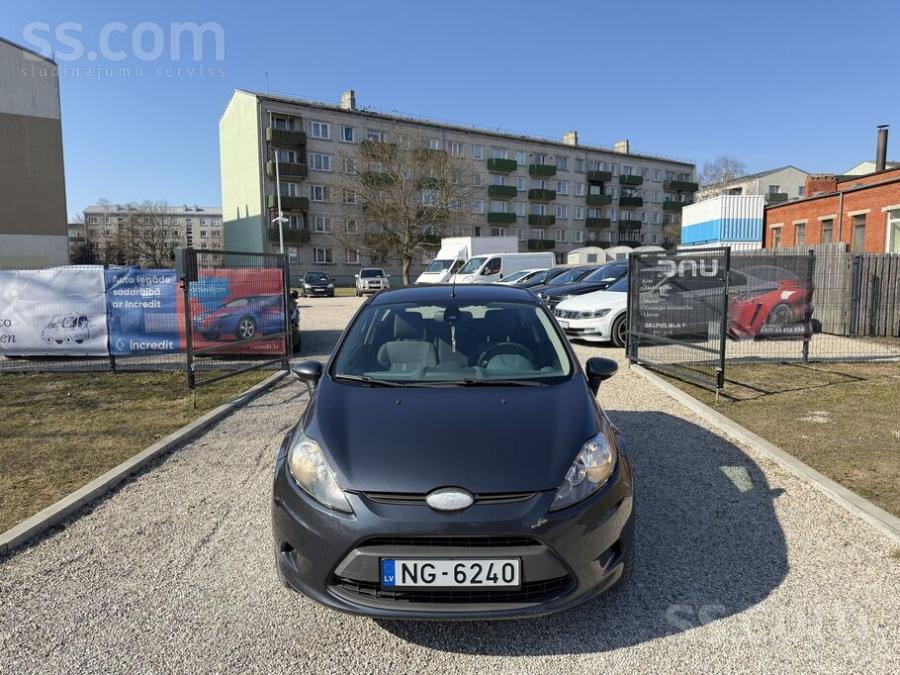 Grey Ford Fiesta 2009 in Ventspils, with an engine capacity of 1.60 L and mileage of 268 thousand km for 1990 €, photo 3 on AUTOMOTO.COM.LV