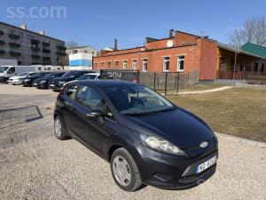 Grey Ford Fiesta 2009 in Ventspils, with an engine capacity of 1.60 L and mileage of 268 thousand km for 1990 €, photo 4 on AUTOMOTO.COM.LV