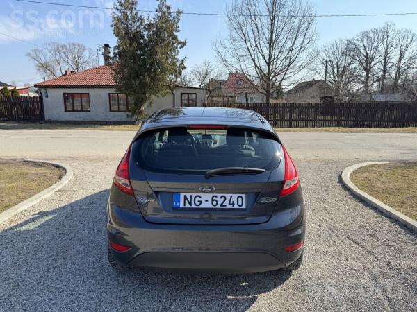 Grey Ford Fiesta 2009 in Ventspils, with an engine capacity of 1.60 L and mileage of 268 thousand km for 1990 €, photo 5 on AUTOMOTO.COM.LV