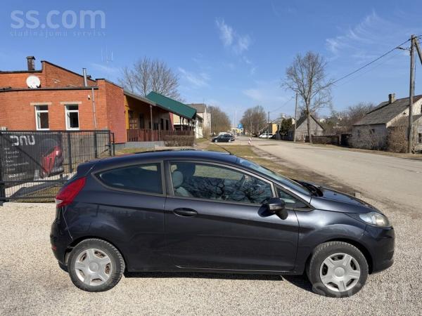 Grey Ford Fiesta 2009 in Ventspils, with an engine capacity of 1.60 L and mileage of 268 thousand km for 1990 €, photo 8 on AUTOMOTO.COM.LV