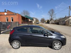 Grey Ford Fiesta 2009 in Ventspils, with an engine capacity of 1.60 L and mileage of 268 thousand km for 1990 €, photo 9 on AUTOMOTO.COM.LV