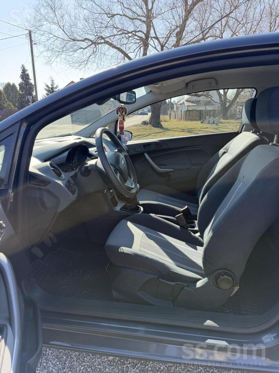 Grey Ford Fiesta 2009 in Ventspils, with an engine capacity of 1.60 L and mileage of 268 thousand km for 1990 €, photo 11 on AUTOMOTO.COM.LV