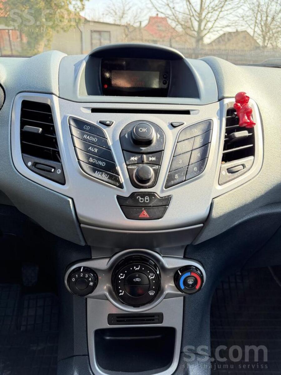 Grey Ford Fiesta 2009 in Ventspils, with an engine capacity of 1.60 L and mileage of 268 thousand km for 1990 €, photo 17 on AUTOMOTO.COM.LV