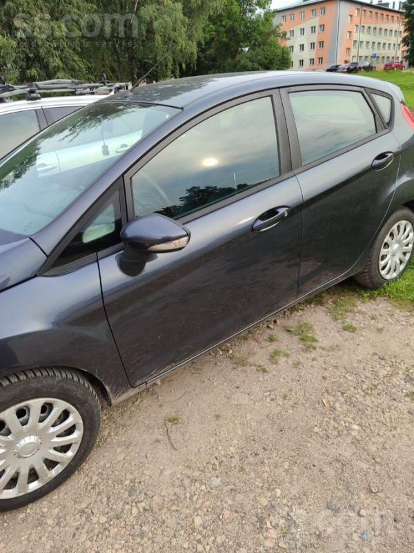 Pelēks Ford Fiesta 2009 Ogre, ar dzinēja tilpumu 1.30 L un nobraukumu 306 tūkst. km par 2100 €, foto 6 vietnē AUTOMOTO.COM.LV