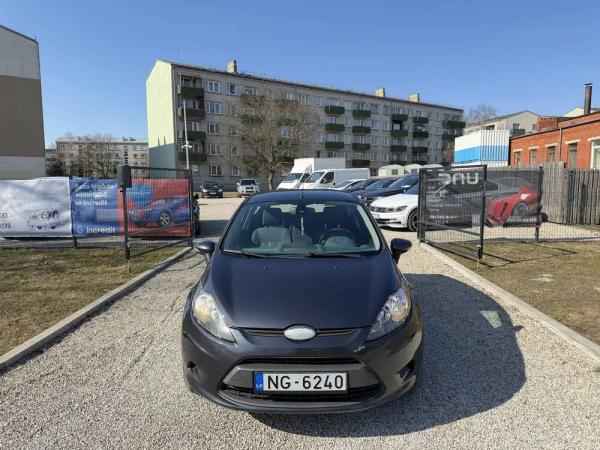 Grey Ford Fiesta 2009 in Ventspils, with an engine capacity of 1.60 L and mileage of 268 thousand km for 1990 €, photo 2 on AUTOMOTO.COM.LV