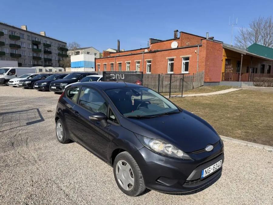 Grey Ford Fiesta 2009 in Ventspils, with an engine capacity of 1.60 L and mileage of 268 thousand km for 1990 €, photo 4 on AUTOMOTO.COM.LV