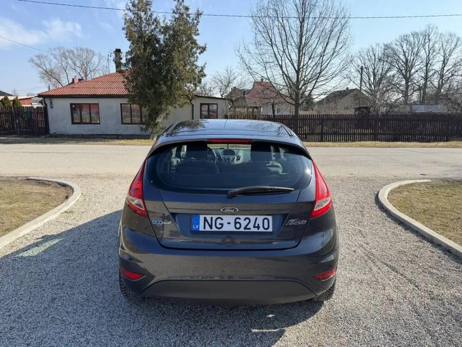 Grey Ford Fiesta 2009 in Ventspils, with an engine capacity of 1.60 L and mileage of 268 thousand km for 1990 €, photo 6 on AUTOMOTO.COM.LV