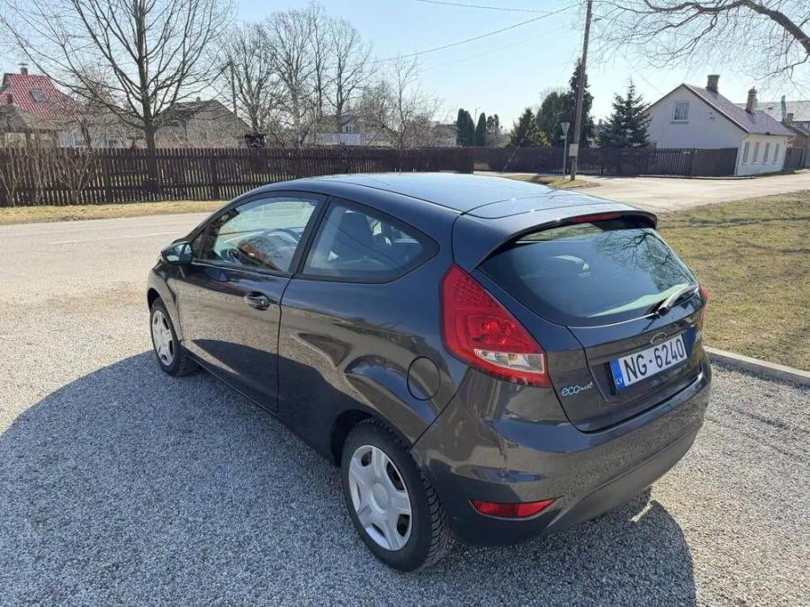 Grey Ford Fiesta 2009 in Ventspils, with an engine capacity of 1.60 L and mileage of 268 thousand km for 1990 €, photo 7 on AUTOMOTO.COM.LV