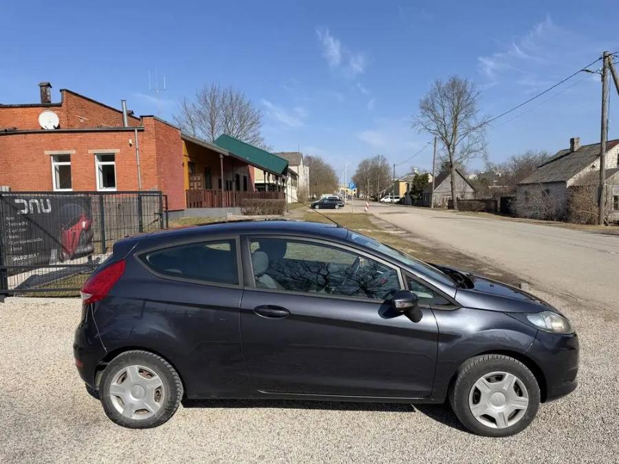Grey Ford Fiesta 2009 in Ventspils, with an engine capacity of 1.60 L and mileage of 268 thousand km for 1990 €, photo 9 on AUTOMOTO.COM.LV
