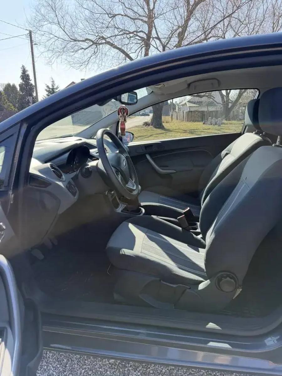 Grey Ford Fiesta 2009 in Ventspils, with an engine capacity of 1.60 L and mileage of 268 thousand km for 1990 €, photo 11 on AUTOMOTO.COM.LV