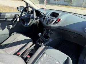 Grey Ford Fiesta 2009 in Ventspils, with an engine capacity of 1.60 L and mileage of 268 thousand km for 1990 €, photo 15 on AUTOMOTO.COM.LV
