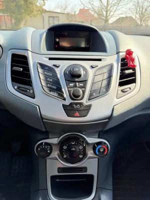 Grey Ford Fiesta 2009 in Ventspils, with an engine capacity of 1.60 L and mileage of 268 thousand km for 1990 €, photo 17 on AUTOMOTO.COM.LV