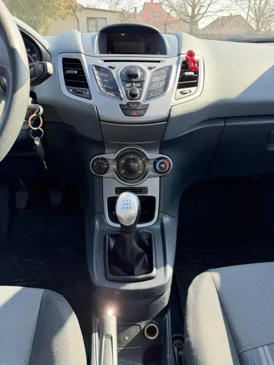 Grey Ford Fiesta 2009 in Ventspils, with an engine capacity of 1.60 L and mileage of 268 thousand km for 1990 €, photo 18 on AUTOMOTO.COM.LV