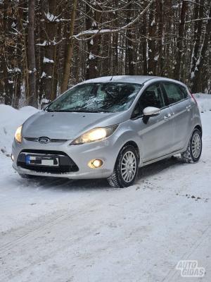 Pelēks Ford Fiesta 2010 Viļņa, ar dzinēja tilpumu 1.40 L un nobraukumu 245 tūkst. km par 1600 €, foto  vietnē AUTOMOTO.COM.LV