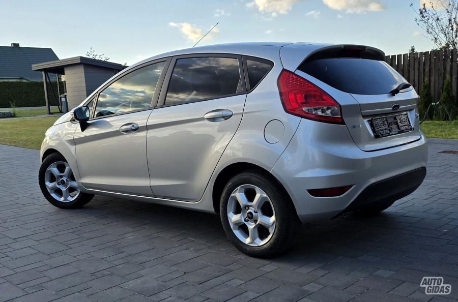 Pelēks Ford Fiesta 2010 Druskininkai, ar dzinēja tilpumu 1.40 L un nobraukumu 211 tūkst. km par 2850 €, foto 3 vietnē AUTOMOTO.COM.LV