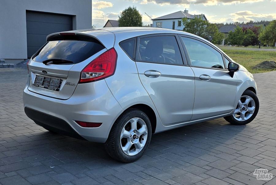 Pelēks Ford Fiesta 2010 Druskininkai, ar dzinēja tilpumu 1.40 L un nobraukumu 211 tūkst. km par 2850 €, foto 5 vietnē AUTOMOTO.COM.LV