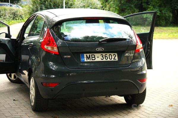 Grey Ford Fiesta 2010 in Jurmala, with an engine capacity of 1.40 L and mileage of 300 thousand km for 1700 €, photo 1 on AUTOMOTO.COM.LV