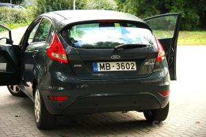 Pelēks Ford Fiesta 2010 Jūrmala, ar dzinēja tilpumu 1.40 L un nobraukumu 300 tūkst. km par 1700 €, foto  vietnē AUTOMOTO.COM.LV