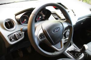 Pelēks Ford Fiesta 2010 Jūrmala, ar dzinēja tilpumu 1.40 L un nobraukumu 300 tūkst. km par 1700 €, foto 3 vietnē AUTOMOTO.COM.LV