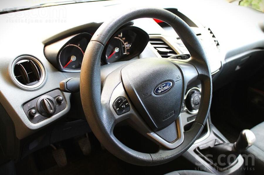 Pelēks Ford Fiesta 2010 Jūrmala, ar dzinēja tilpumu 1.40 L un nobraukumu 300 tūkst. km par 1700 €, foto 3 vietnē AUTOMOTO.COM.LV