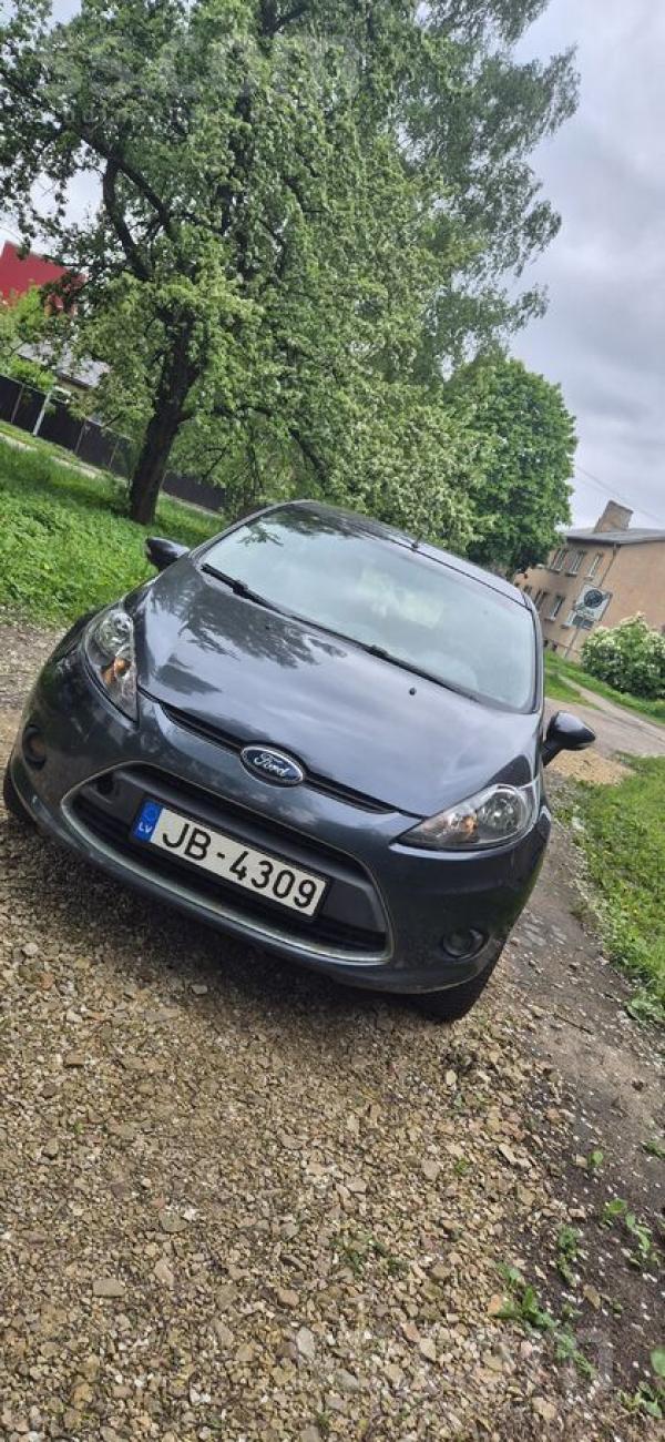 Grey Ford Fiesta 2010 in Riga, with an engine capacity of 1.40 L and mileage of 101 thousand km for 2500 €, photo 1 on AUTOMOTO.COM.LV
