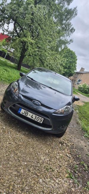 Pelēks Ford Fiesta 2010 Rīga, ar dzinēja tilpumu 1.40 L un nobraukumu 101 tūkst. km par 2500 €, foto  vietnē AUTOMOTO.COM.LV