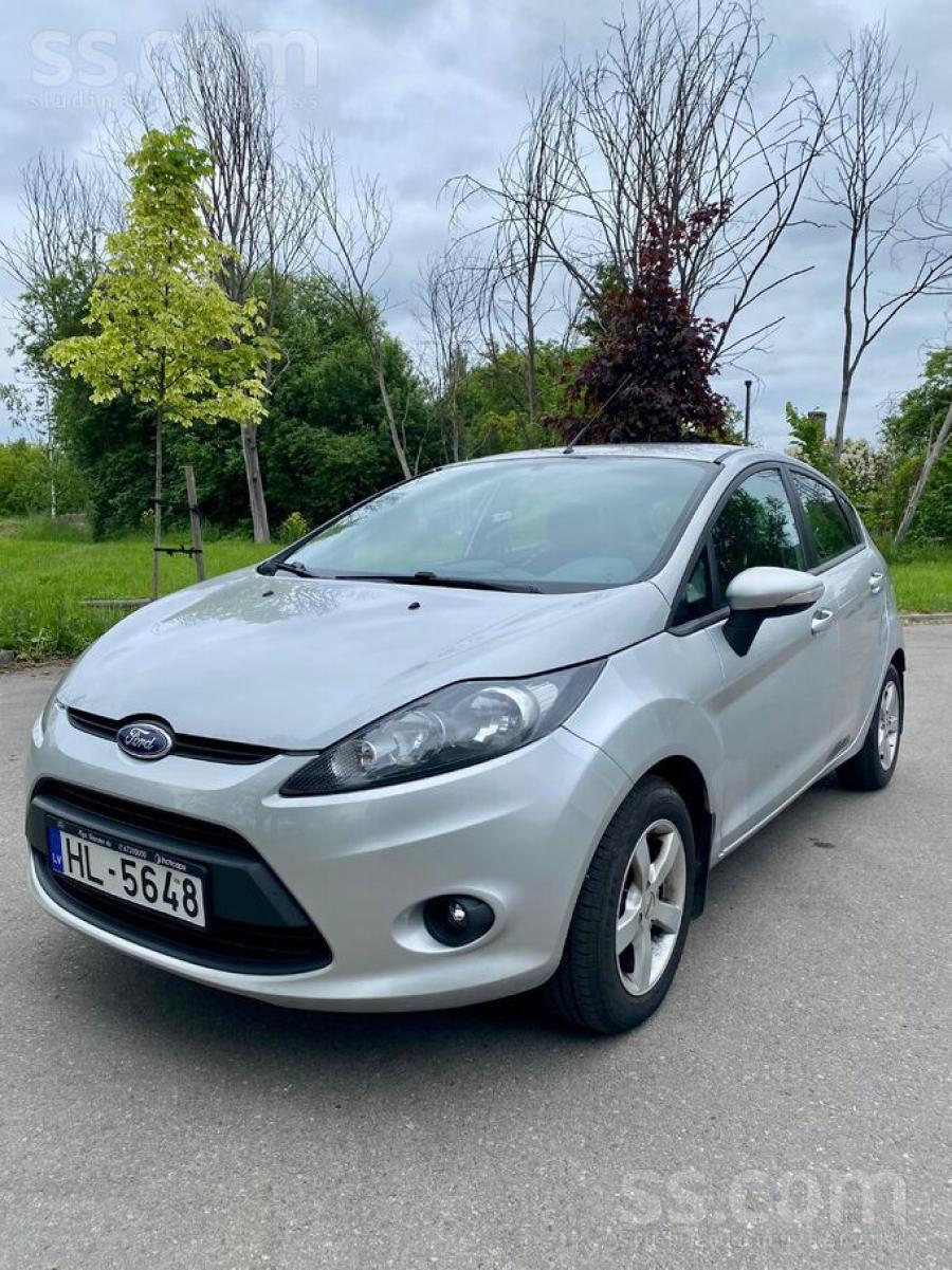 Grey Ford Fiesta 2010 in Riga, with an engine capacity of 1.20 L and mileage of 104 thousand km for 2650 €, photo 1 on AUTOMOTO.COM.LV