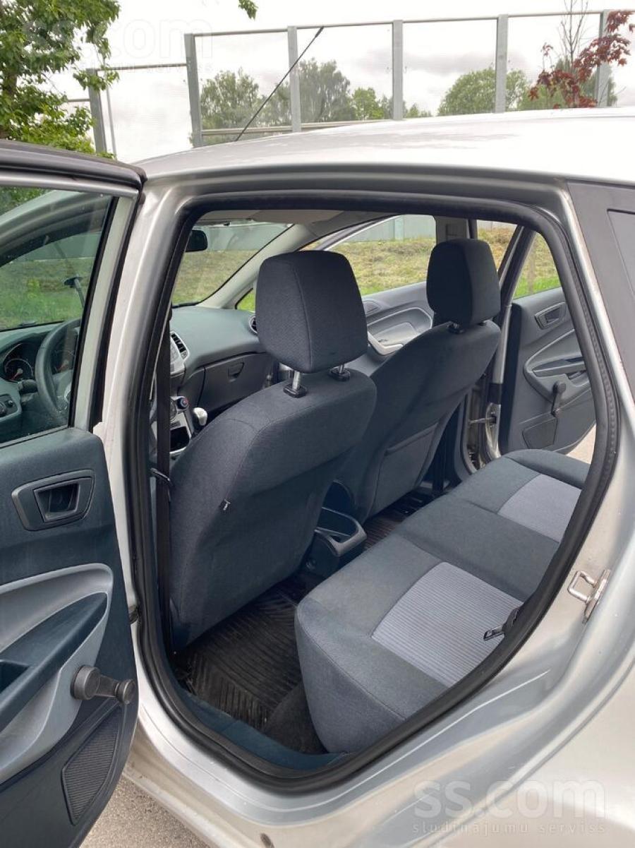 Grey Ford Fiesta 2010 in Riga, with an engine capacity of 1.20 L and mileage of 104 thousand km for 2650 €, photo 5 on AUTOMOTO.COM.LV