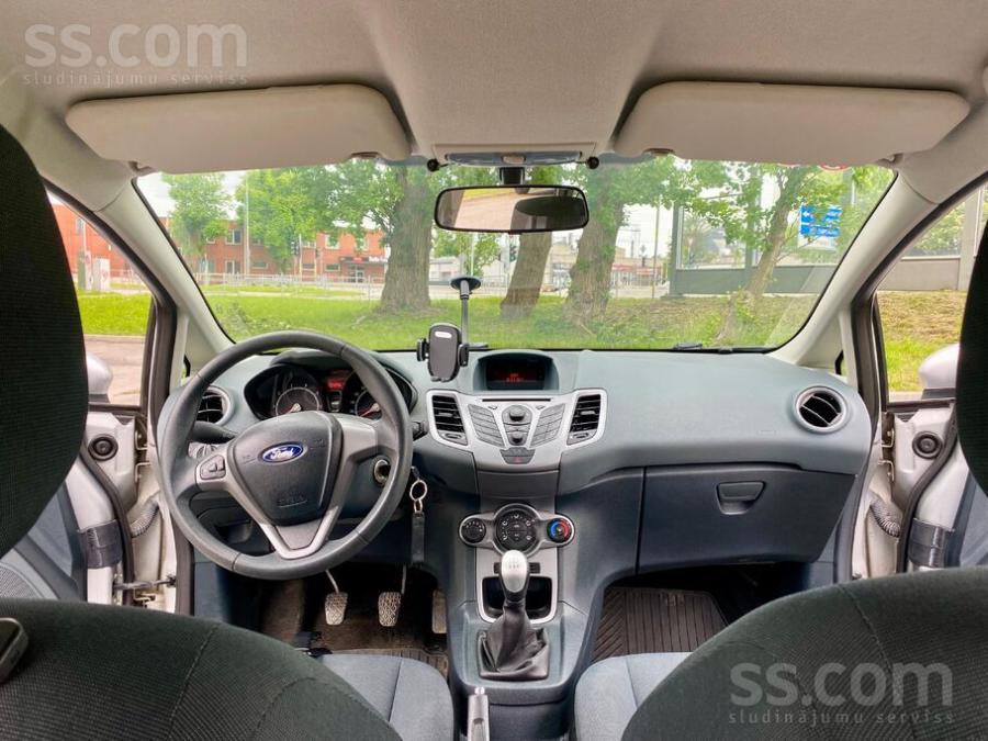 Grey Ford Fiesta 2010 in Riga, with an engine capacity of 1.20 L and mileage of 104 thousand km for 2650 €, photo 12 on AUTOMOTO.COM.LV
