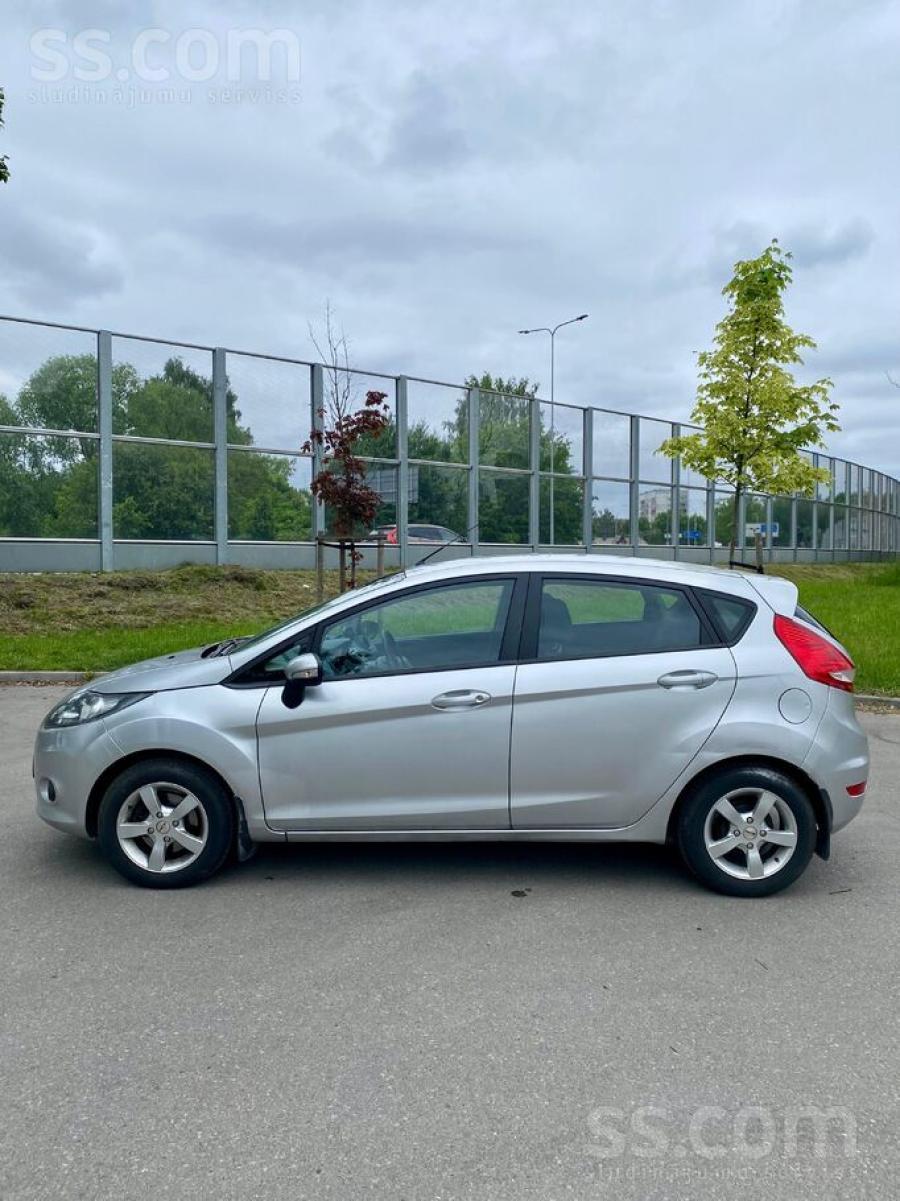 Grey Ford Fiesta 2010 in Riga, with an engine capacity of 1.20 L and mileage of 104 thousand km for 2650 €, photo 24 on AUTOMOTO.COM.LV