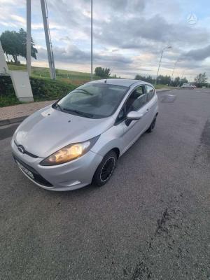 Pelēks Ford Fiesta 2010 Elektrėnai, ar dzinēja tilpumu 1.24 L un nobraukumu 276 tūkst. km par 1300 €, foto  vietnē AUTOMOTO.COM.LV