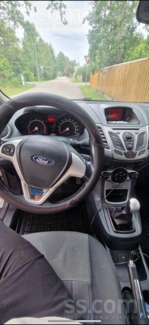 Pelēks Ford Fiesta 2010 Rīga, ar dzinēja tilpumu 1.60 L un nobraukumu 338 tūkst. km par 550 €, foto  vietnē AUTOMOTO.COM.LV