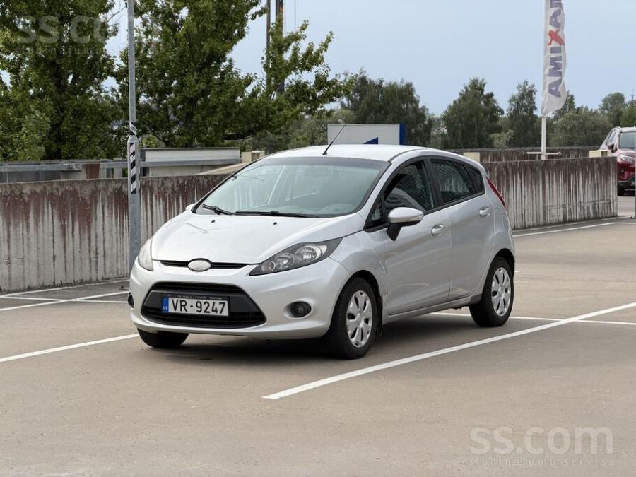 Pelēks Ford Fiesta 2010 Rīga, ar dzinēja tilpumu 1.20 L un nobraukumu 220 tūkst. km par 2000 €, foto 1 vietnē AUTOMOTO.COM.LV