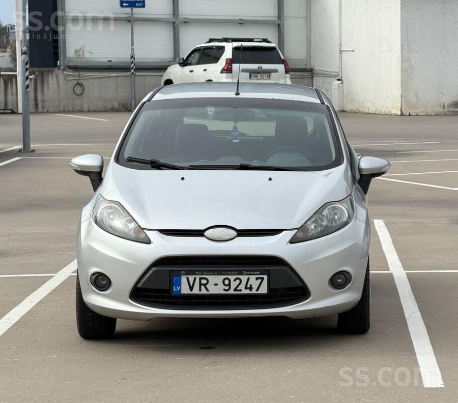 Pelēks Ford Fiesta 2010 Rīga, ar dzinēja tilpumu 1.20 L un nobraukumu 220 tūkst. km par 2000 €, foto 3 vietnē AUTOMOTO.COM.LV