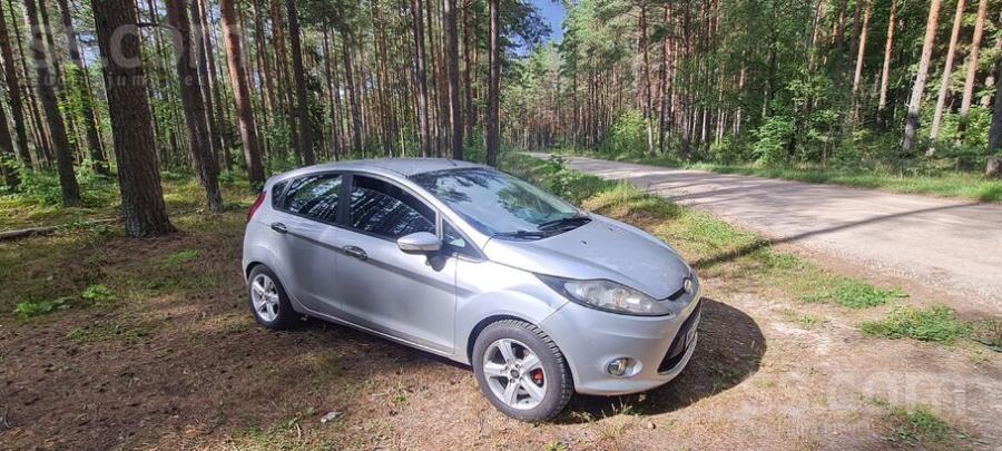 Grey Ford Fiesta 2010 in Riga, with an engine capacity of 1.60 L and mileage of 337 thousand km for 1750 €, photo 1 on AUTOMOTO.COM.LV