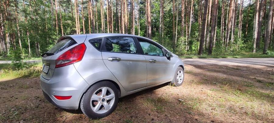Grey Ford Fiesta 2010 in Riga, with an engine capacity of 1.60 L and mileage of 337 thousand km for 1750 €, photo 3 on AUTOMOTO.COM.LV
