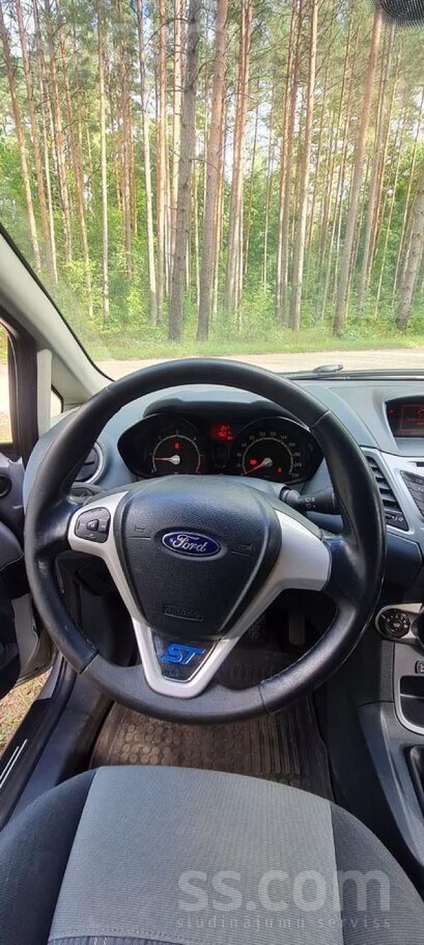 Pelēks Ford Fiesta 2010 Rīga, ar dzinēja tilpumu 1.60 L un nobraukumu 337 tūkst. km par 1750 €, foto 9 vietnē AUTOMOTO.COM.LV