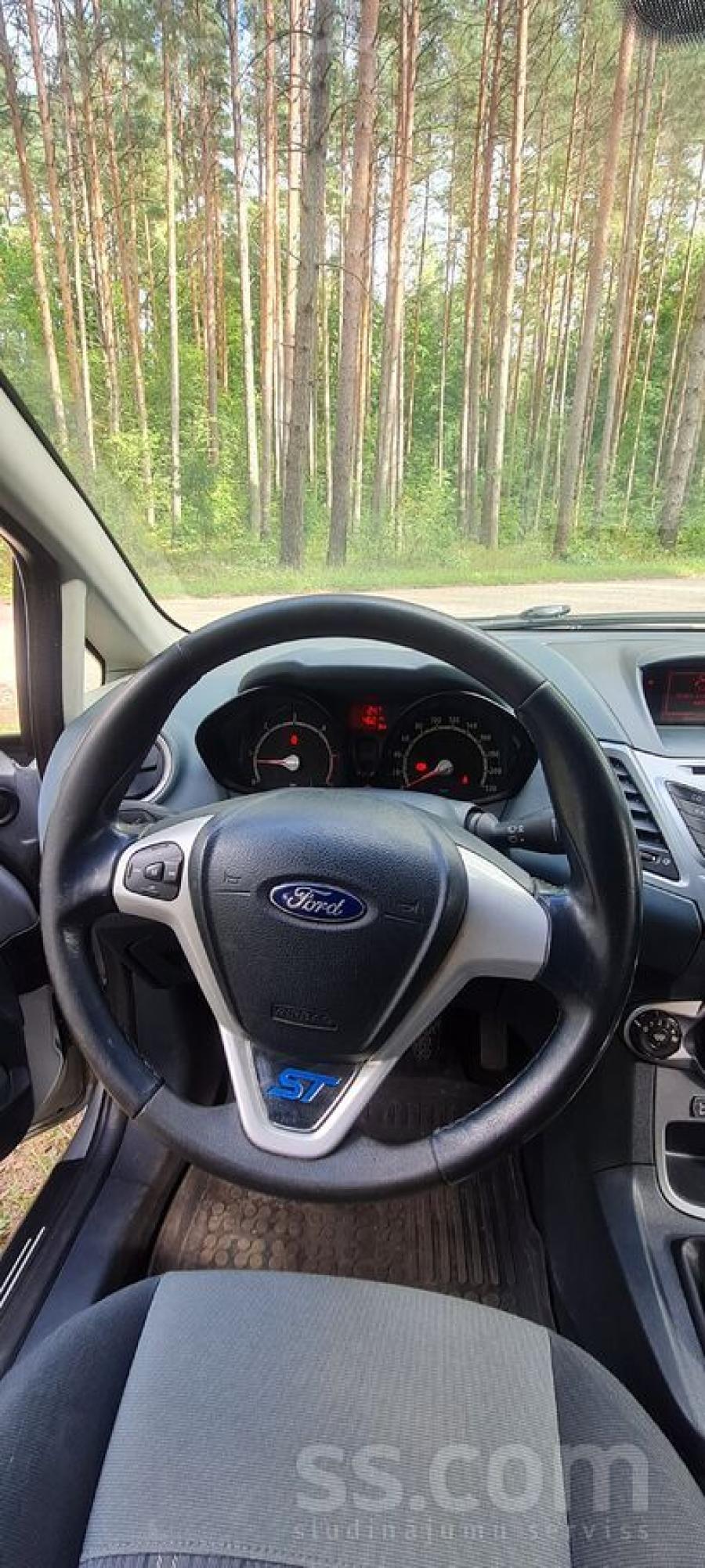 Grey Ford Fiesta 2010 in Riga, with an engine capacity of 1.60 L and mileage of 337 thousand km for 1750 €, photo 10 on AUTOMOTO.COM.LV
