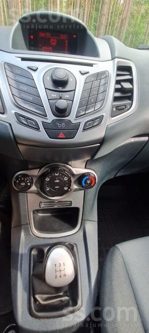 Grey Ford Fiesta 2010 in Riga, with an engine capacity of 1.60 L and mileage of 337 thousand km for 1750 €, photo 11 on AUTOMOTO.COM.LV