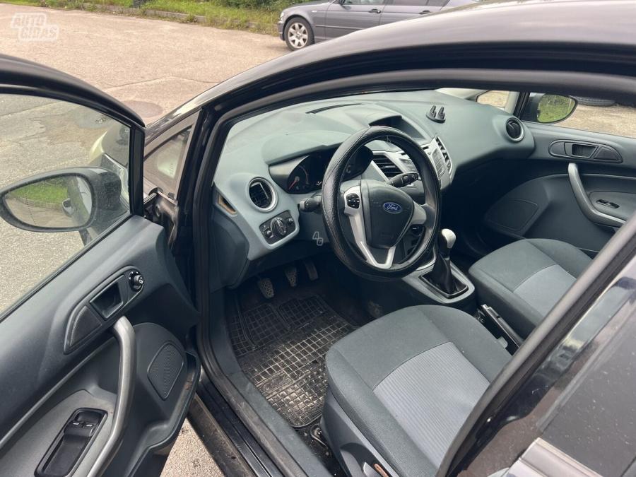 Grey Ford Fiesta 2010 in Siauliai, with an engine capacity of 1.20 L and mileage of 0 thousand km for 749 €, photo 10 on AUTOMOTO.COM.LV
