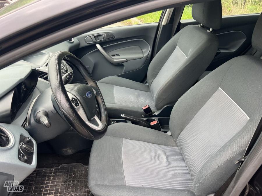Grey Ford Fiesta 2010 in Siauliai, with an engine capacity of 1.20 L and mileage of 0 thousand km for 749 €, photo 11 on AUTOMOTO.COM.LV
