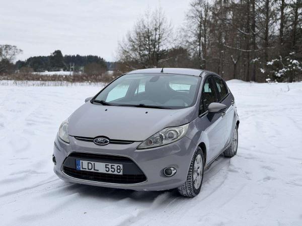 Pelēks Ford Fiesta 2011 Viļņa, ar dzinēja tilpumu 1.60 L un nobraukumu 360 tūkst. km par 1450 €, foto 1 vietnē AUTOMOTO.COM.LV