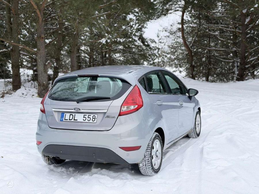 Grey Ford Fiesta 2011 in Vilnius, with an engine capacity of 1.60 L and mileage of 360 thousand km for 1450 €, photo 2 on AUTOMOTO.COM.LV
