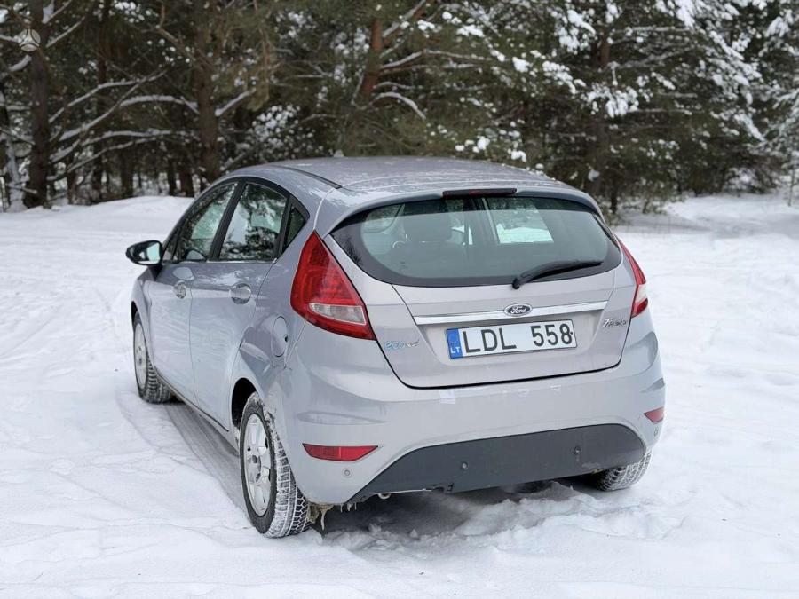 Grey Ford Fiesta 2011 in Vilnius, with an engine capacity of 1.60 L and mileage of 360 thousand km for 1450 €, photo 4 on AUTOMOTO.COM.LV