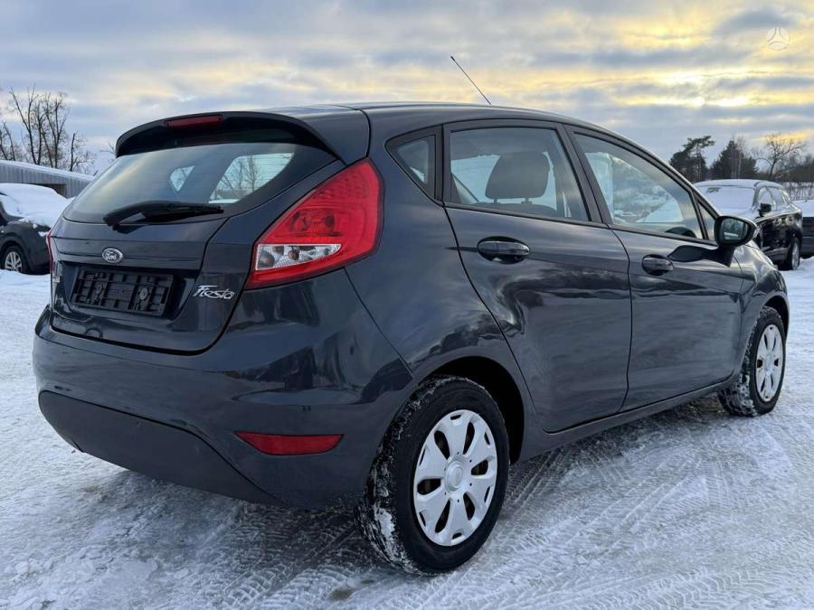 Grey Ford Fiesta 2011 in Utena, with an engine capacity of 1.40 L and mileage of 155 thousand km for 2100 €, photo 4 on AUTOMOTO.COM.LV