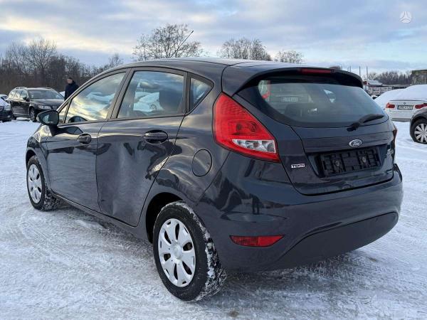 Pelēks Ford Fiesta 2011 Utena, ar dzinēja tilpumu 1.40 L un nobraukumu 155 tūkst. km par 2100 €, foto 5 vietnē AUTOMOTO.COM.LV