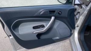 Pelēks Ford Fiesta 2011 Vilkaviškis, ar dzinēja tilpumu 1.30 L un nobraukumu 199 tūkst. km par 3250 €, foto 19 vietnē AUTOMOTO.COM.LV