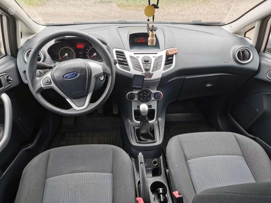 Grey Ford Fiesta 2011 in Birzai, with an engine capacity of 1.40 L and mileage of 248 thousand km for 2100 €, photo 4 on AUTOMOTO.COM.LV