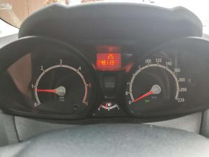 Grey Ford Fiesta 2011 in Birzai, with an engine capacity of 1.40 L and mileage of 248 thousand km for 2100 €, photo 8 on AUTOMOTO.COM.LV