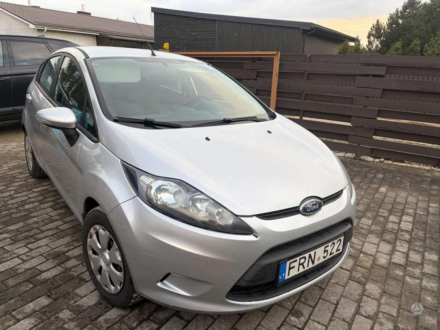 Pelēks Ford Fiesta 2011 Viļņa, ar dzinēja tilpumu 1.40 L un nobraukumu 190 tūkst. km par 1600 €, foto 1 vietnē AUTOMOTO.COM.LV
